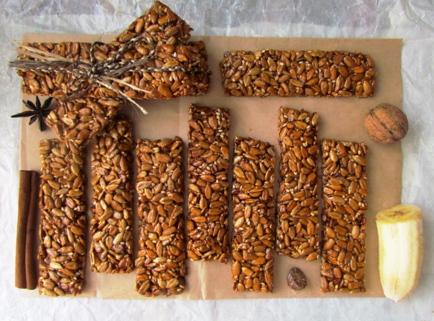 Готовить легко, а оторваться - просто невозможно.Козинаки из семечек.