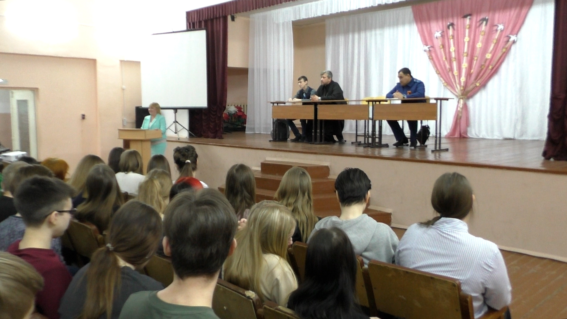 Предупреждение экстремизма. С учащимися школы №2 провели профилактическую беседу