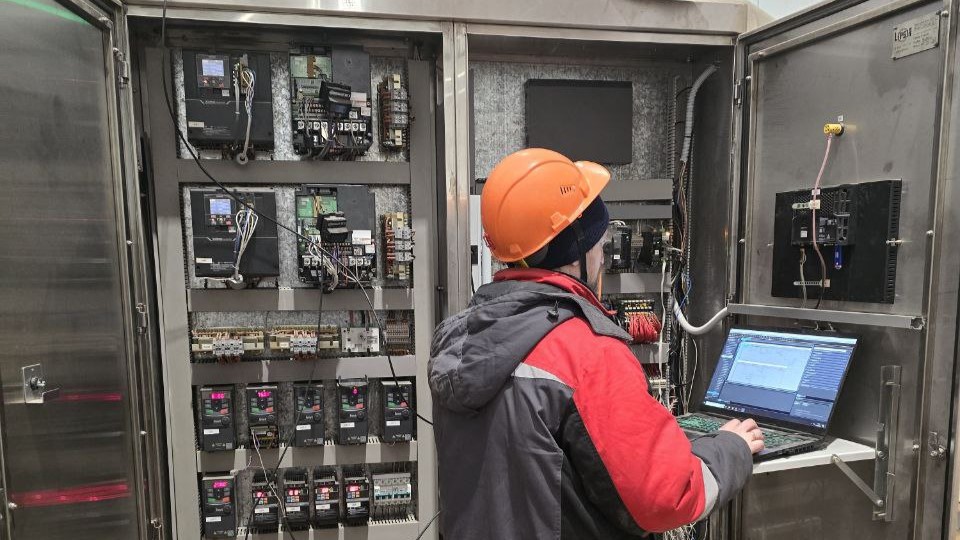 Испытания работоспособности механической части боксфризера и системы конвейерной для боксфризера