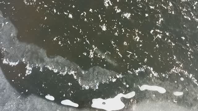 КРАСОТА ЗАСТЫВШЕГО ОЗЕРА