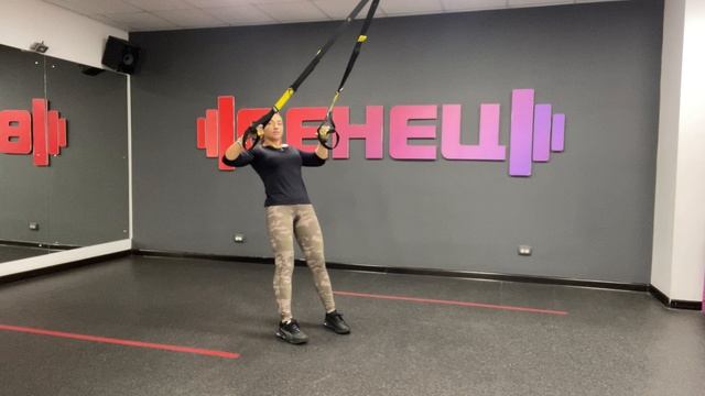 подтягивания широким хватом в петлях