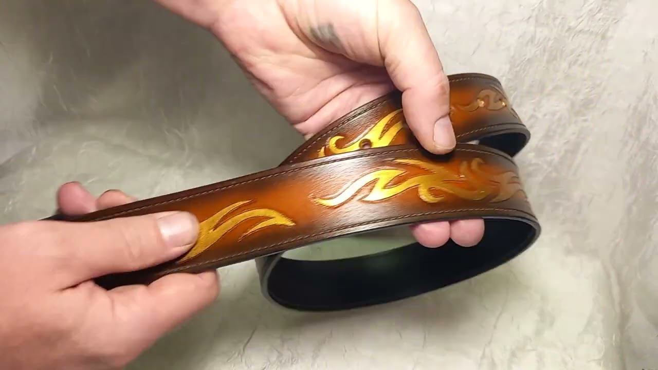 Ремень мужской с тиснением и монограммой "Д". Изделия из кожи. СКСтиль. Видео обзор ремня.