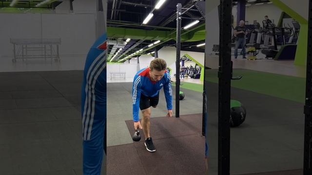 Перекидывание гири в наклоне на 1 ноге