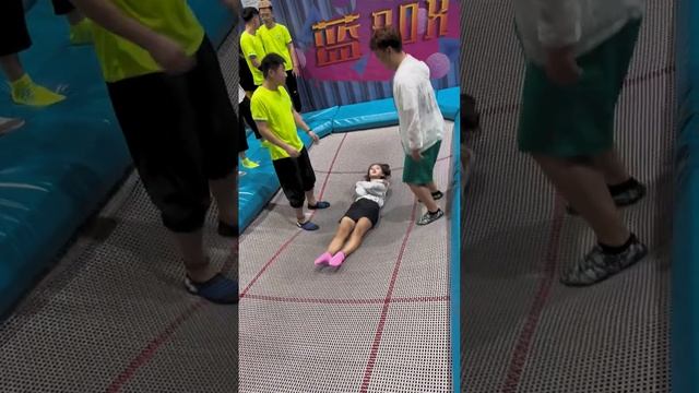 ПРЫЖКИ НА БАТУТЕ | Trampoline Jumping  | Смешные видео | Funny Videos #8 #poseitv #shorts #шортс