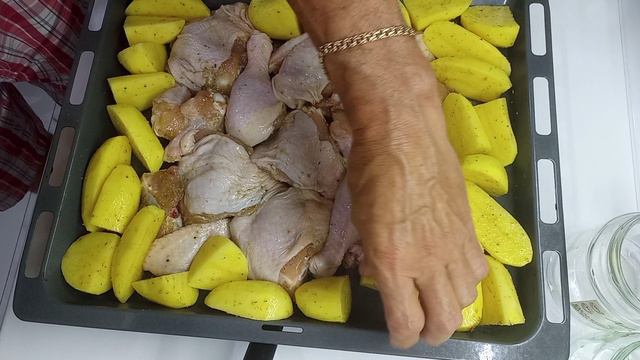 Куриные ножки с картофелем по деревенски