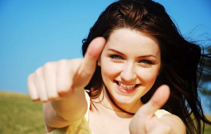 Улыбайся, даже если слёзы капают.  Автор текста Оленька Федорович. Стихи.