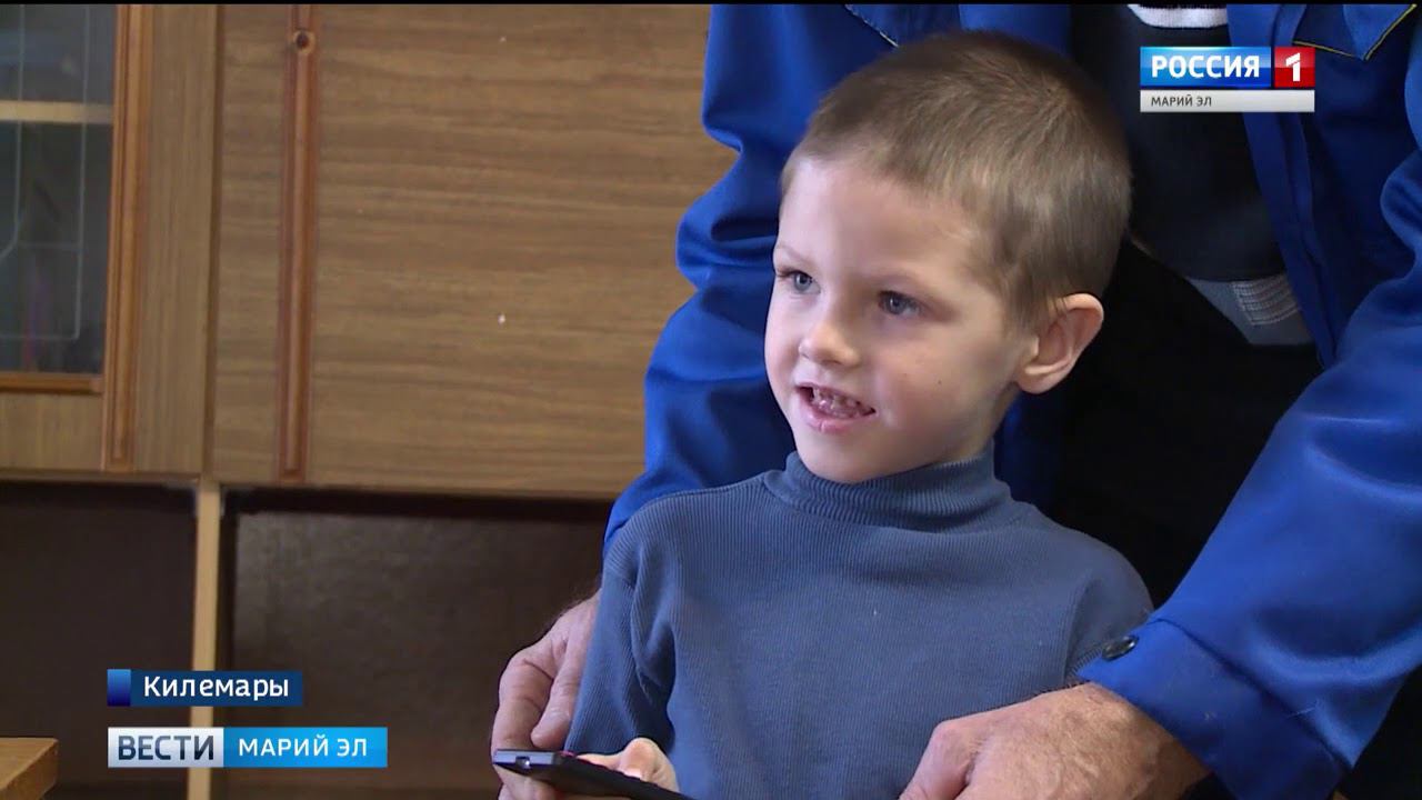 Сотрудники филиала РТРС Республики Марий Эл подарили приставку многодетной семье