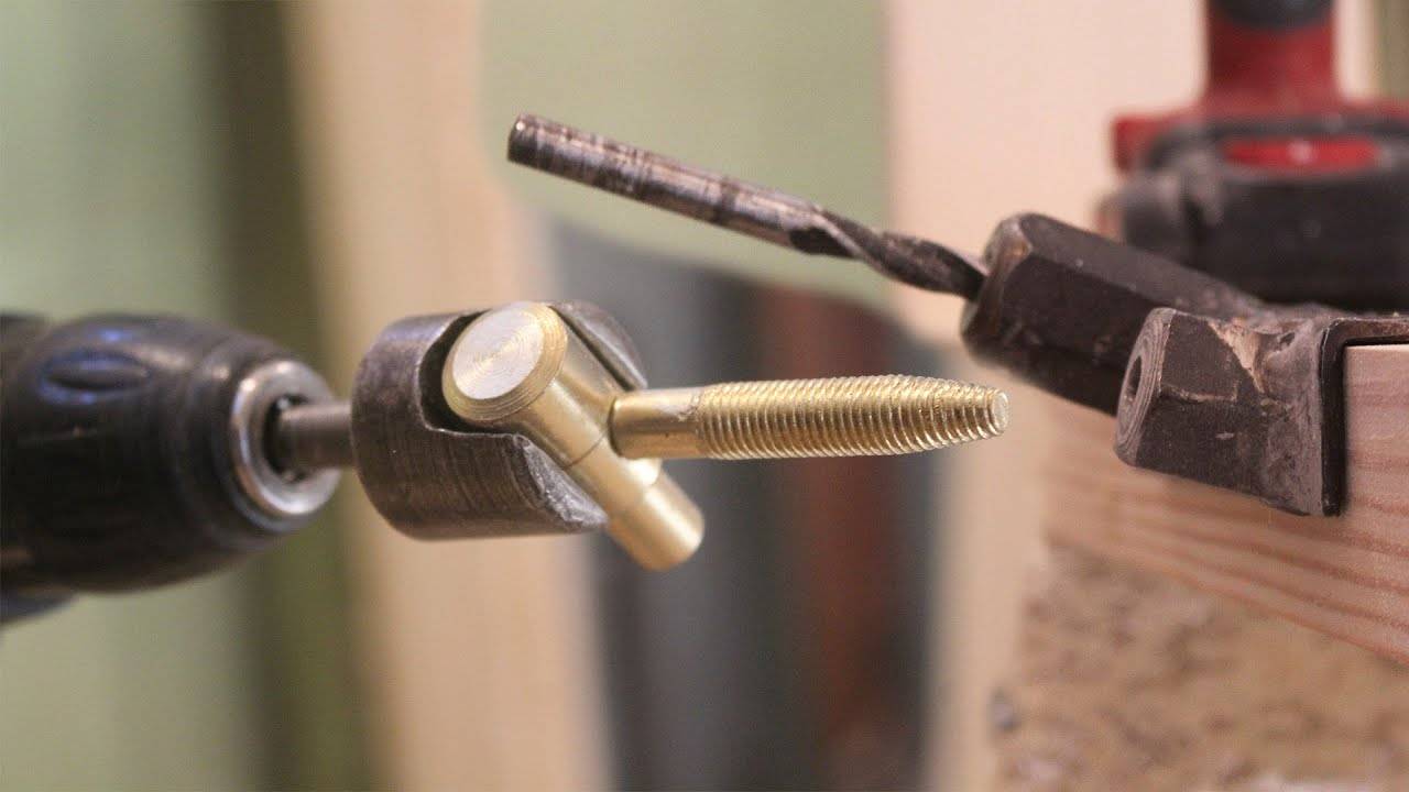 как навесить двери на пальчиковые резьбовые навесы