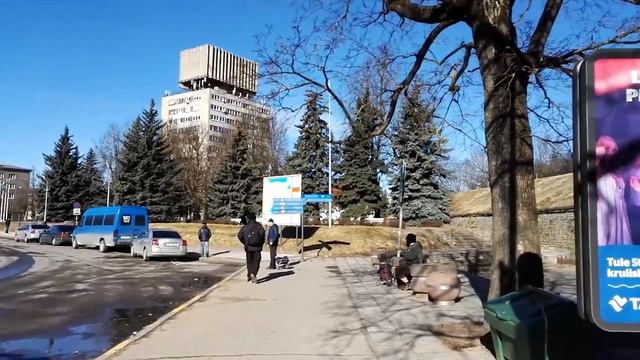 Нарва. Эстония одним днем. Мужик с тележкой