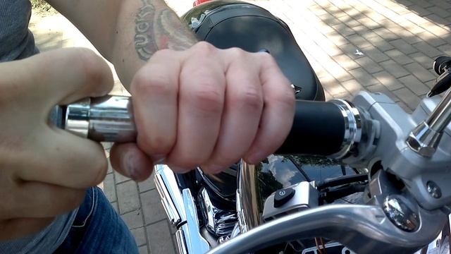Инструкция по снятию ручки газа на примере мотоцикла Suzuki M109R / M1800R / VZR1800.
