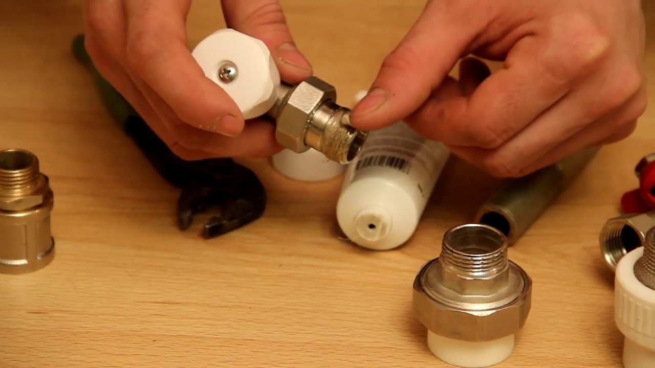 Уплотнение резьбы льном