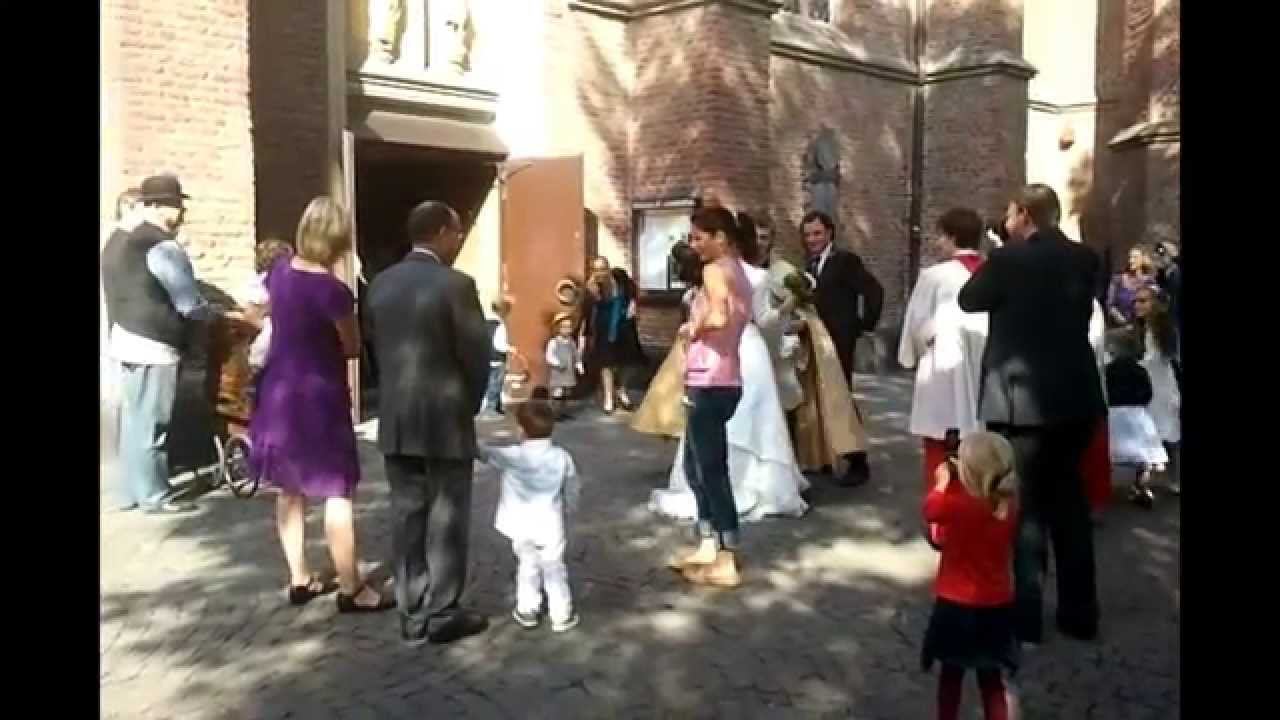 Свадьба в городе Дюссельдорф, Германия. Базилика Святого Ламберта.