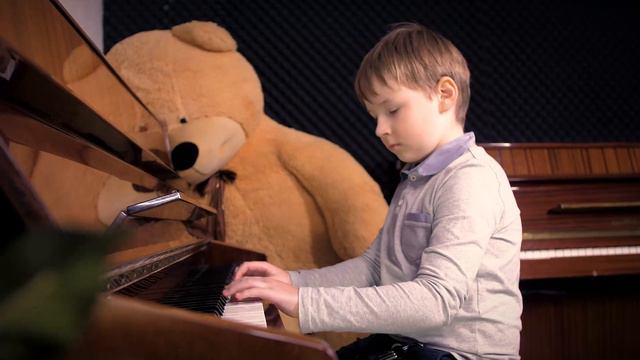 Ролик - Фортепиано