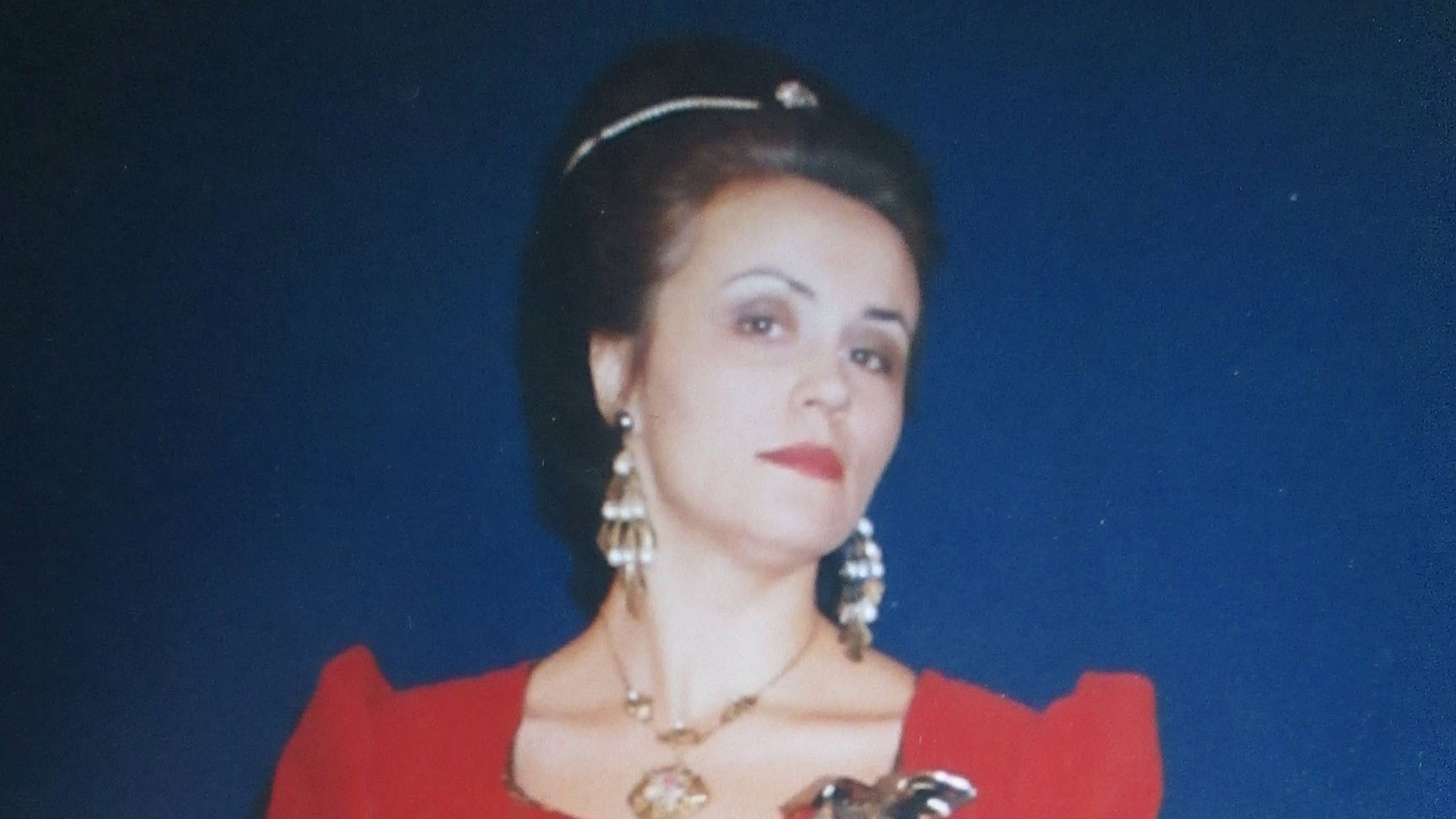 Елена Артёменко в роли Царицы Екатерины в сказке: "ЦАРИЦА ЕКАТЕРИНА И СОЛДАТ". Запись: 2001 год.