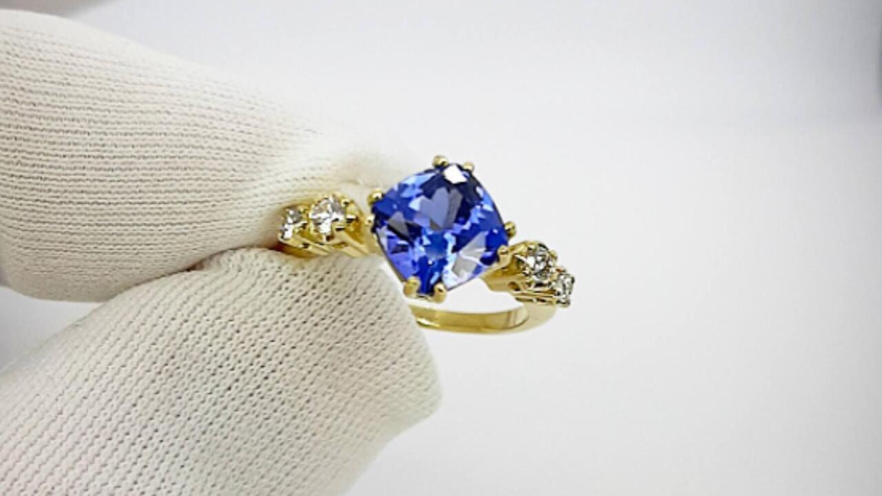 Кольцо с танзанитом в 2 карата