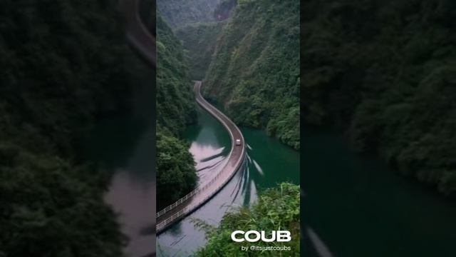 Шанхай - Гонгконг. Дорога над речкой на юге Китая