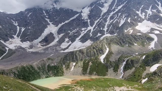 На Чегет и к озеру Донгузорун кёль от домика Бабы Яги, июль 2024