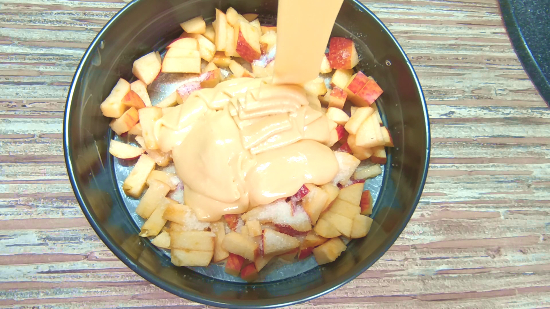 Яблочный пирог за 5 минут работы. Быстрый и легкий рецепт