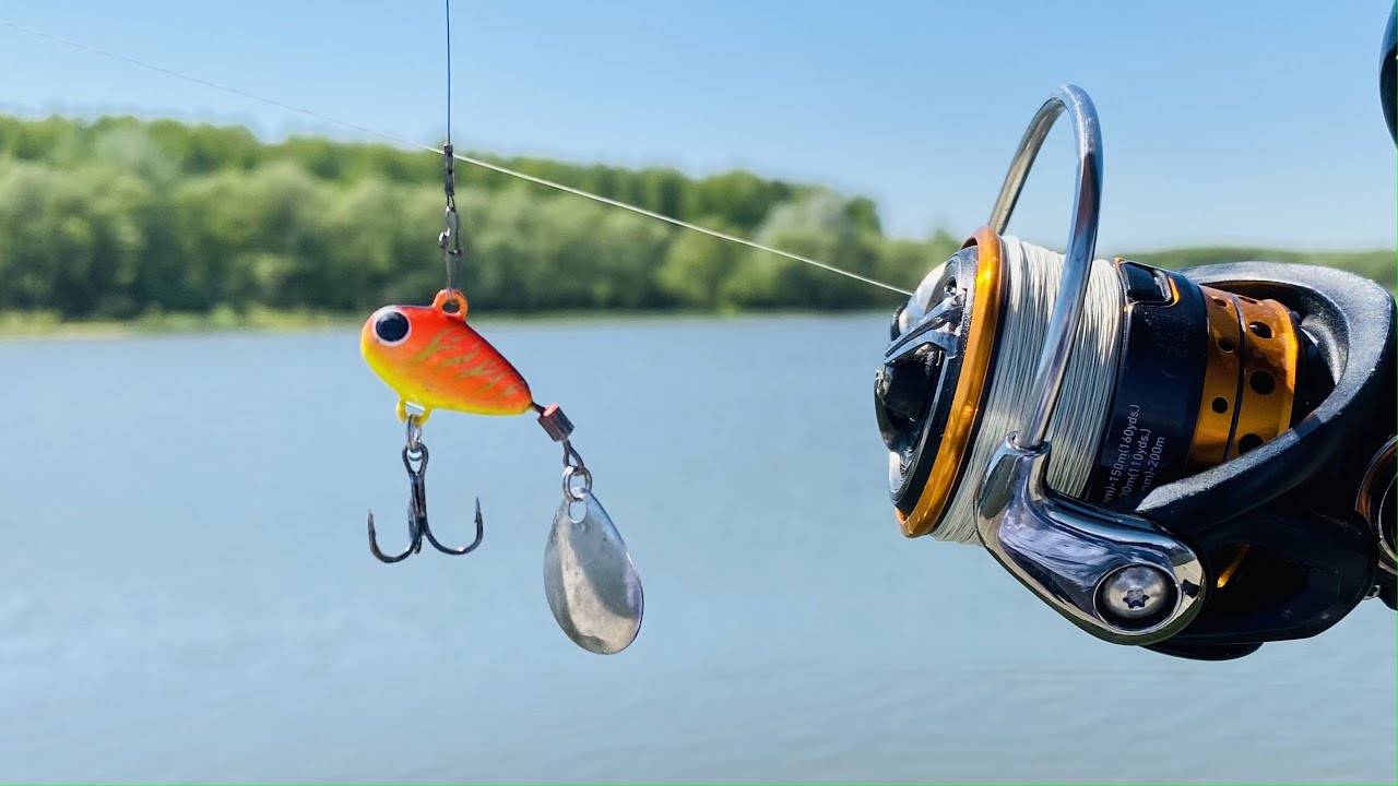 Ловит ЩУКУ на каждом забросе Рыбалка на спиннинг Ловля щуки в мае