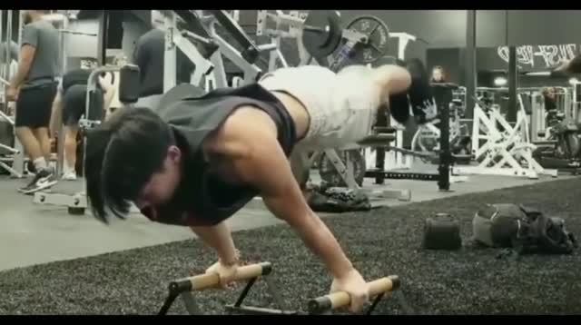 Воркаут: отработка упражнений. Выглядит круче, чем соревнования!