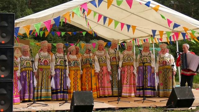 Разыграйся гармонь (Эх, разыграйся гармонь моя). -  Ансамбль песни и танца "Лужанка".