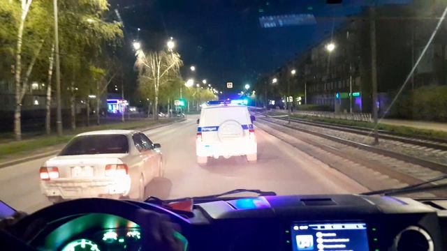 С сопровождением