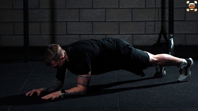 Дотягивания в планке на локтях
