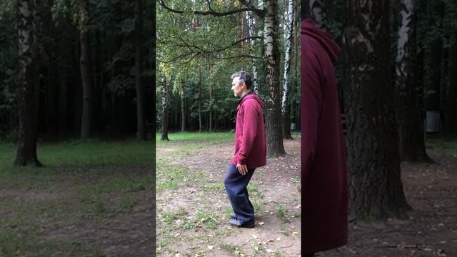 Буддистский присед - статическое упражнение на Целостность и развитие ног и спины..mp4