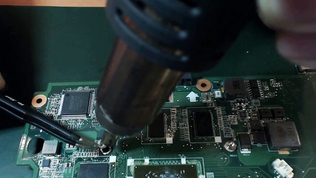 Пайка посадочного места крепления радиатора на материнской плате ноутбука