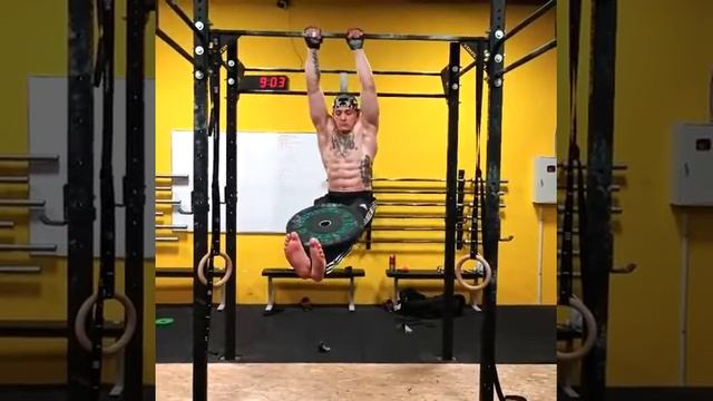 Из виса на одной руке перехватывания блина