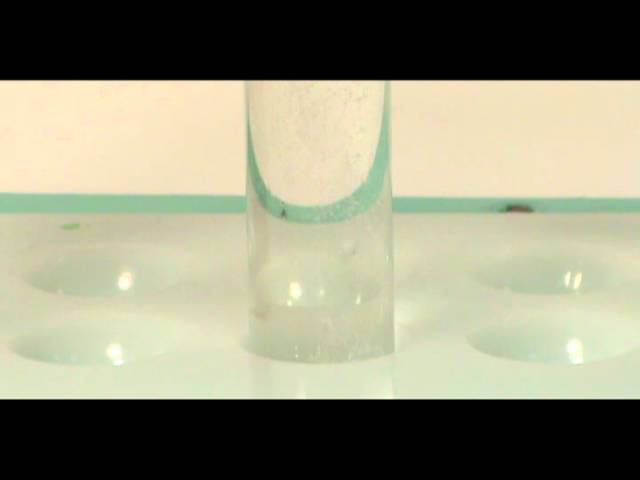 25  Кислота растворяет металл