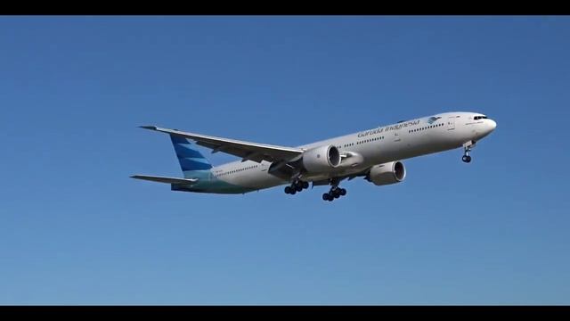 Взлет красивых больших пассажирских самолетов