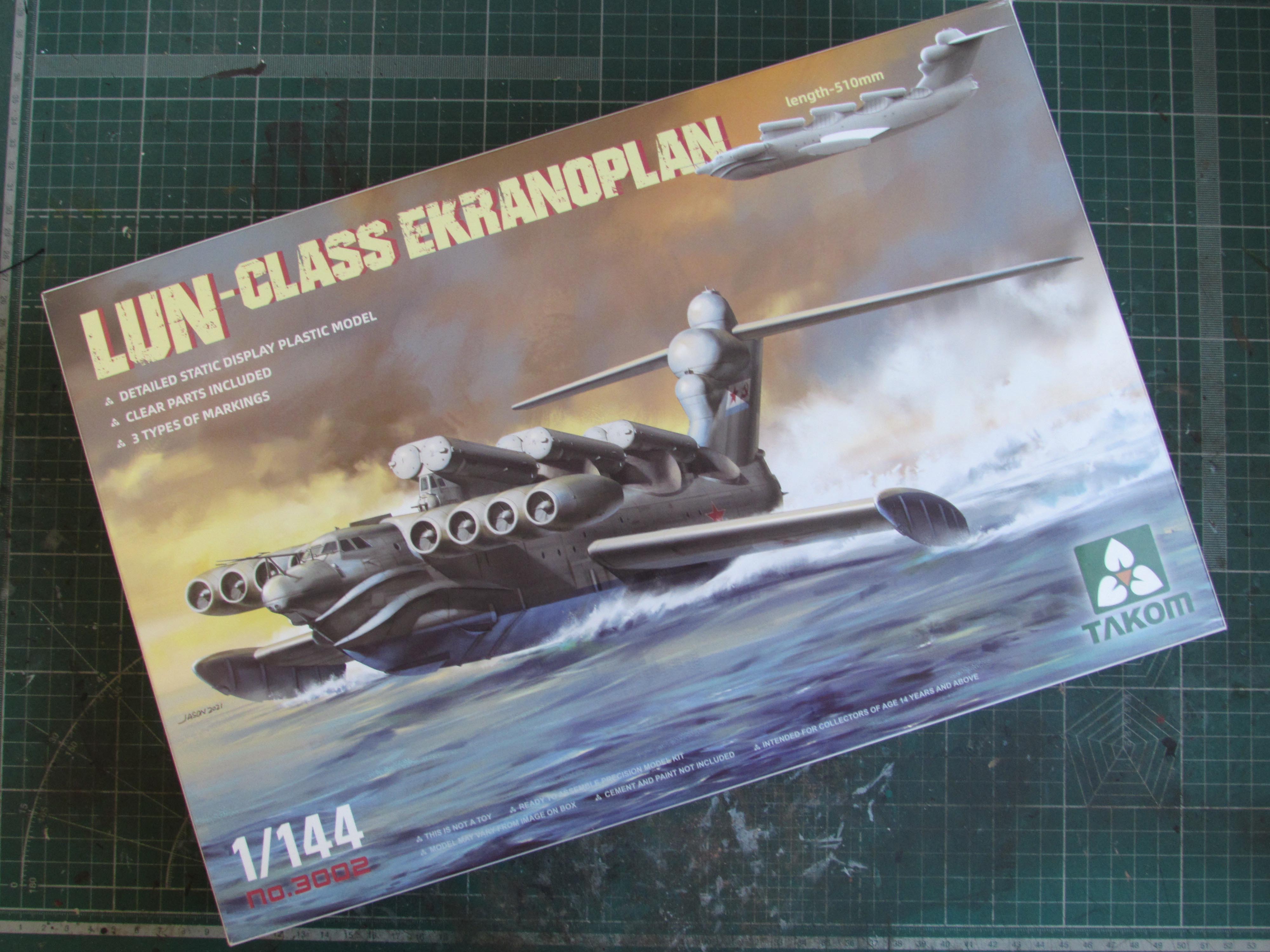Ударный Экраноплан-Ракетоносец "Лунь" (1/144)
