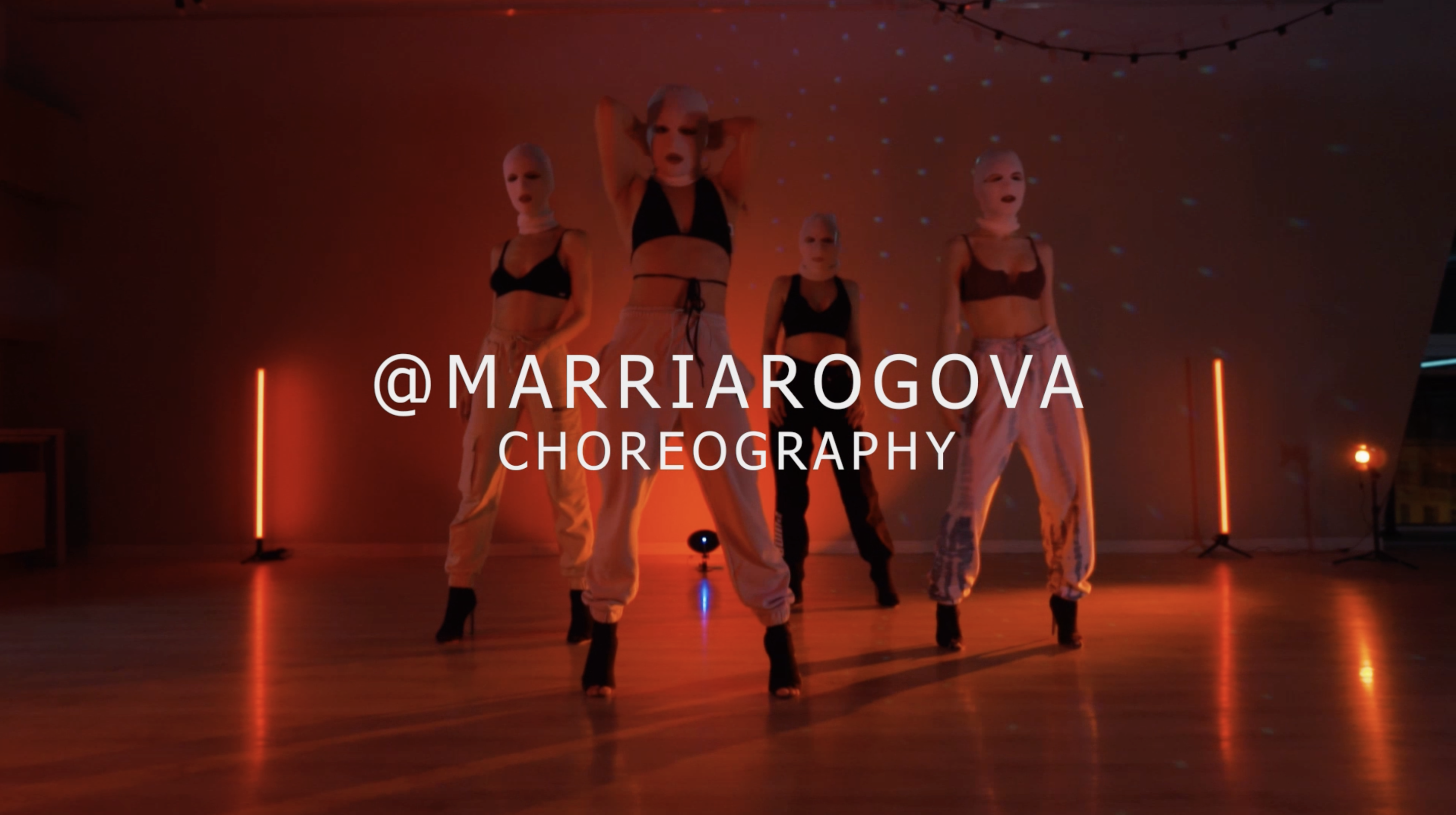 Танец "Оближи свою грудь"