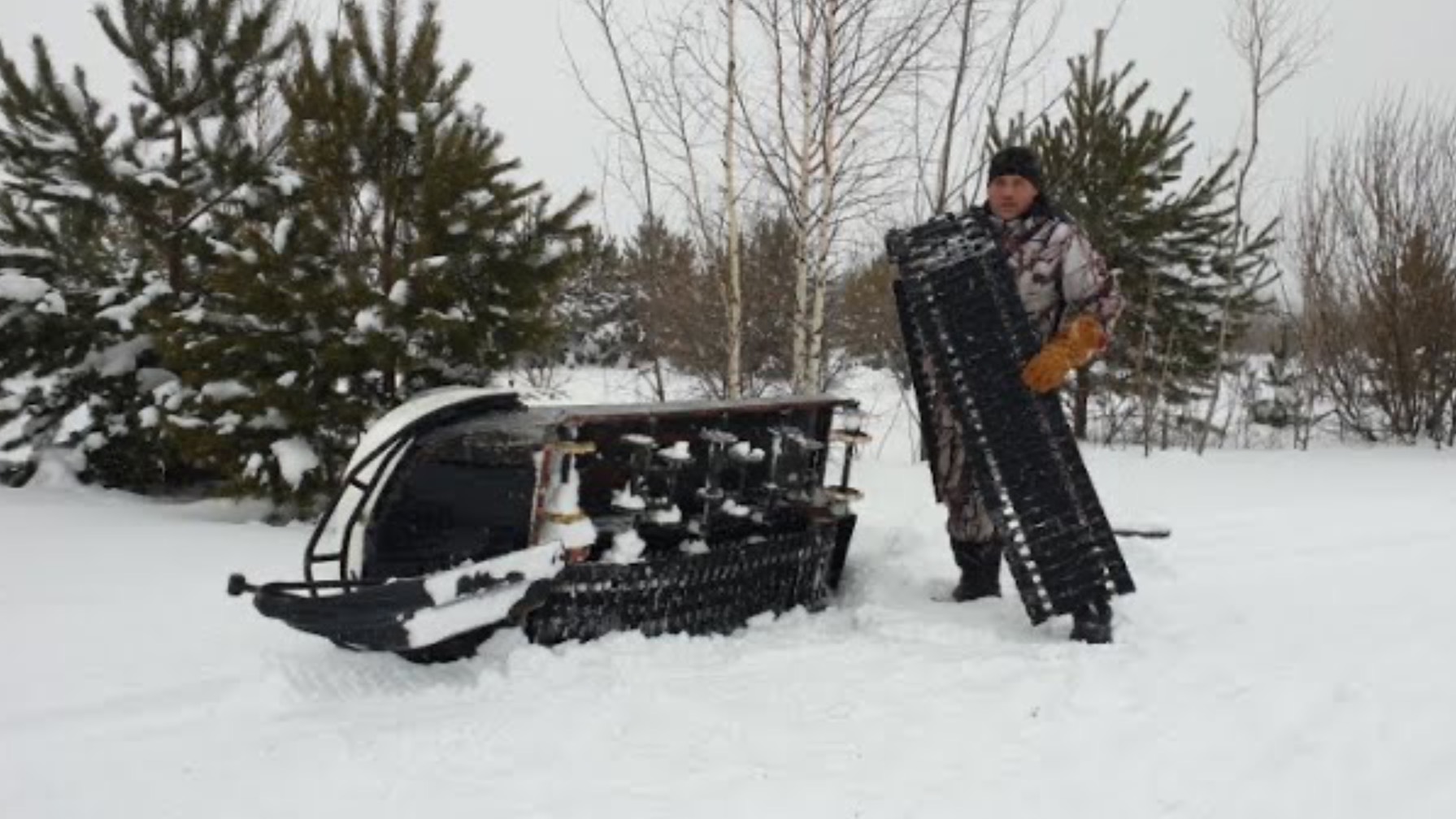 Буран едет на одной гусенице