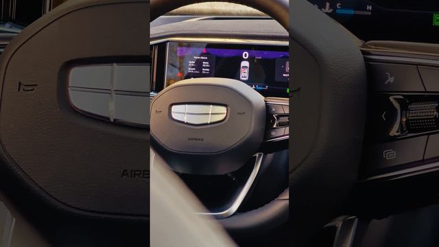 Интерьер #Geely #Atlas 2 - классный, мне понравился. Козырьки и вертикальный экран прям 😍  #интерье