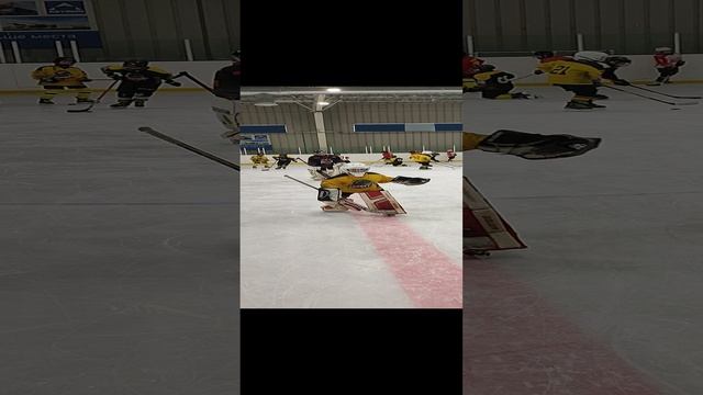 С-образный толчок - торможение - слайд в сторону, с последующим переходом в основную стойку