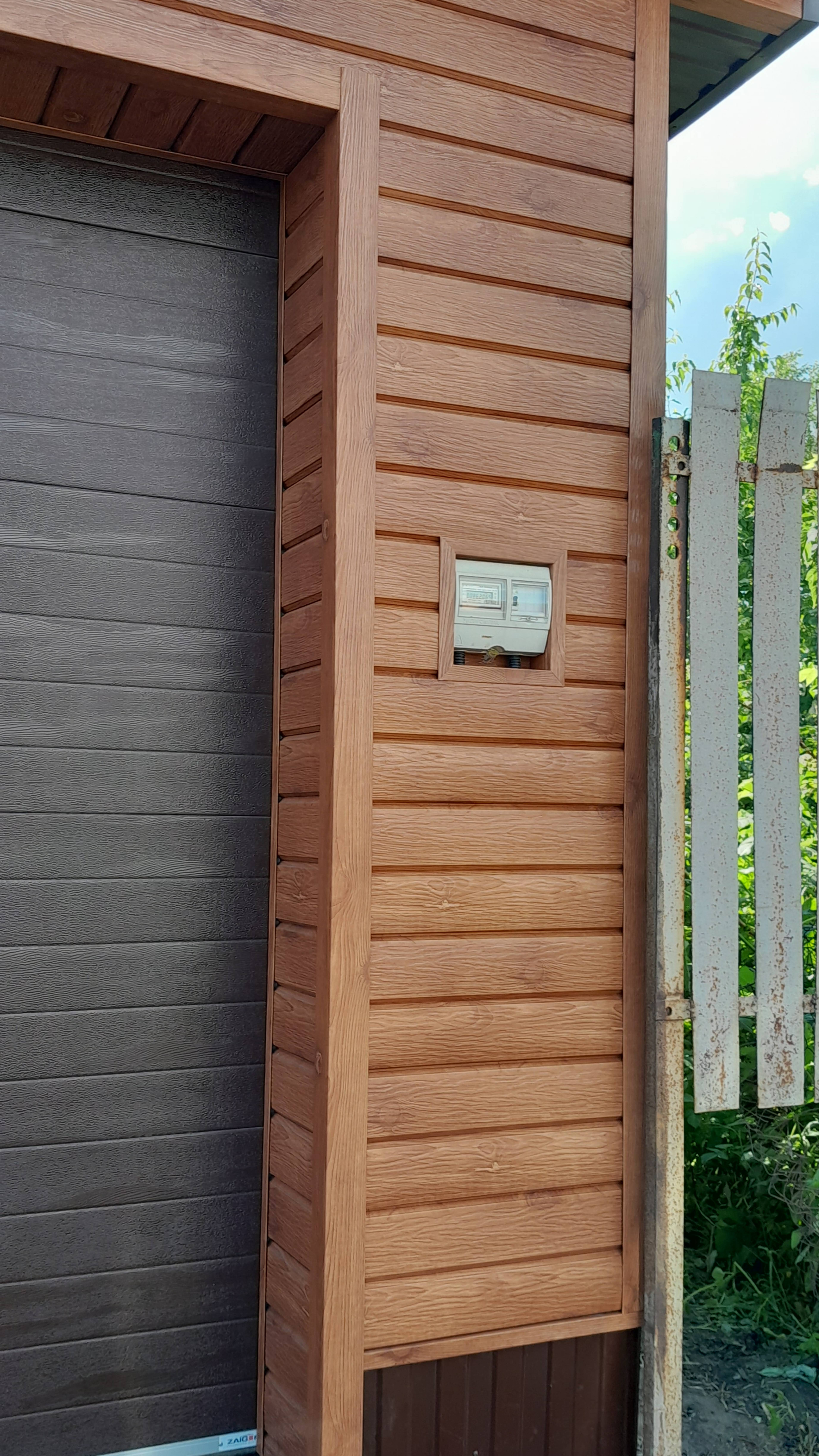 Доборы на гараж из металлосайдинга и его комплектующих