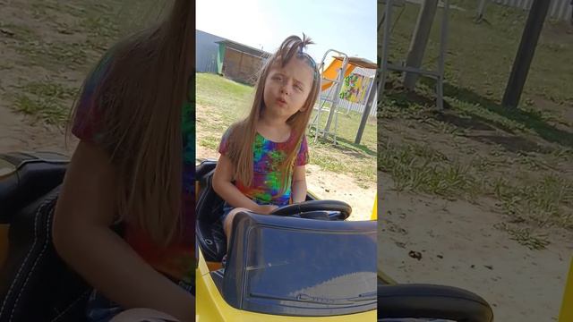 "Космическая прогулка", Читает: Асланова Айлин, 4 года