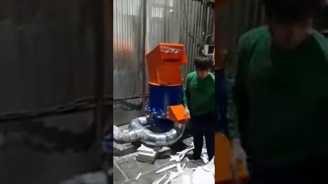 Дробление поролона на МИ 700 с пневмотраспортом.mp4