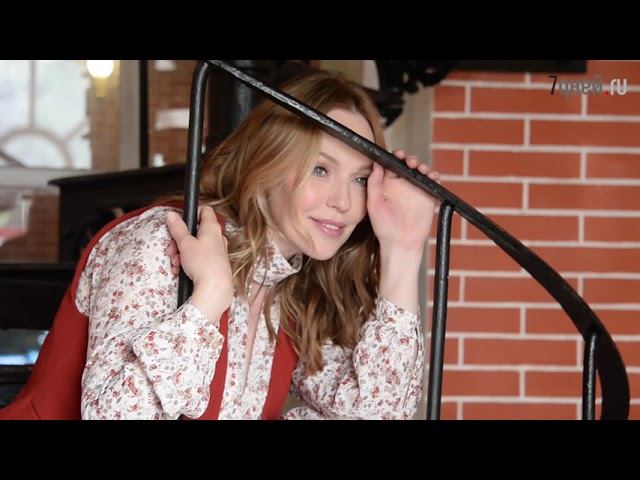 Альбина Джанабаева на съемках для Каравана Историй