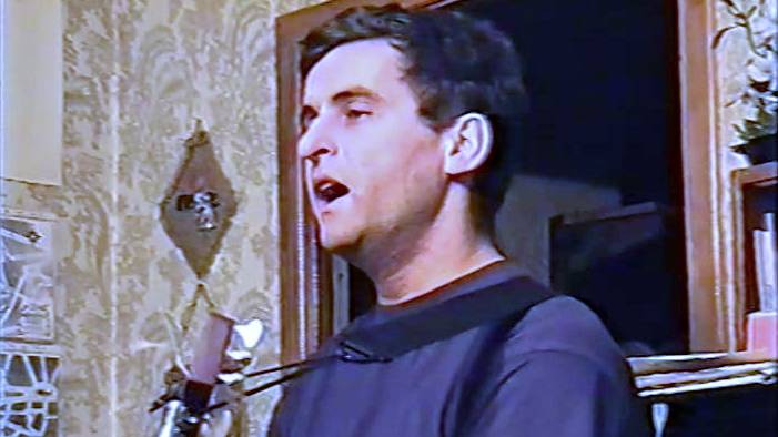 "В государстве синих глаз" (запись 1997 г). Поёт Виктор Дьяченко (1961–2007).