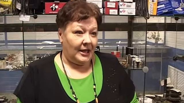 Товаровед - кассир Елена Зинюхина при СТО. Октябрь 2010 год.