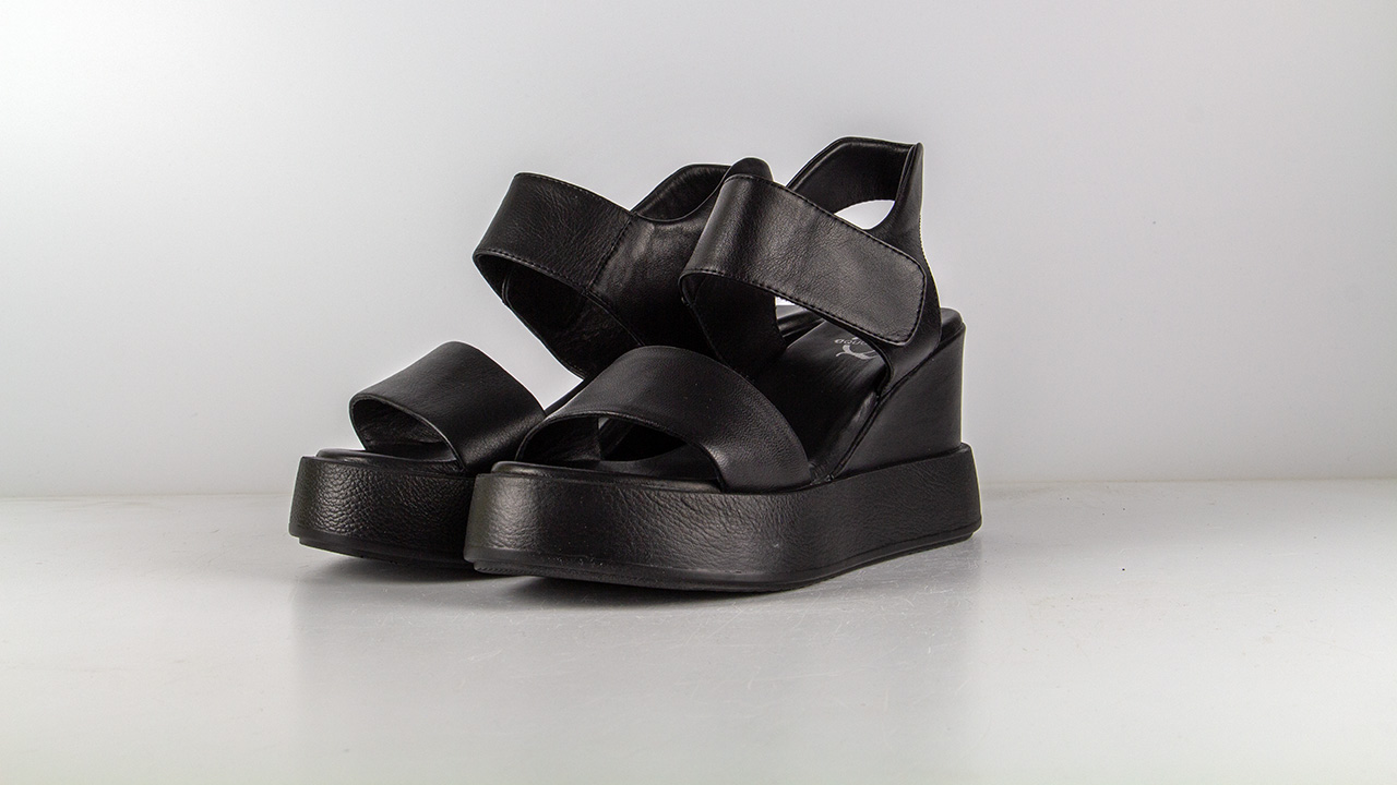 Босоножки Aquamarin женские черные 1091-001