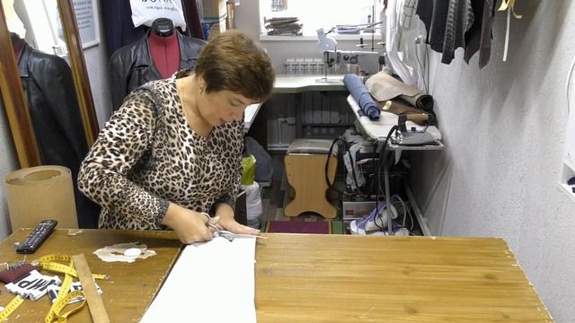 Как укоротить спортивные брюки с трикотажной резинкой по низу.