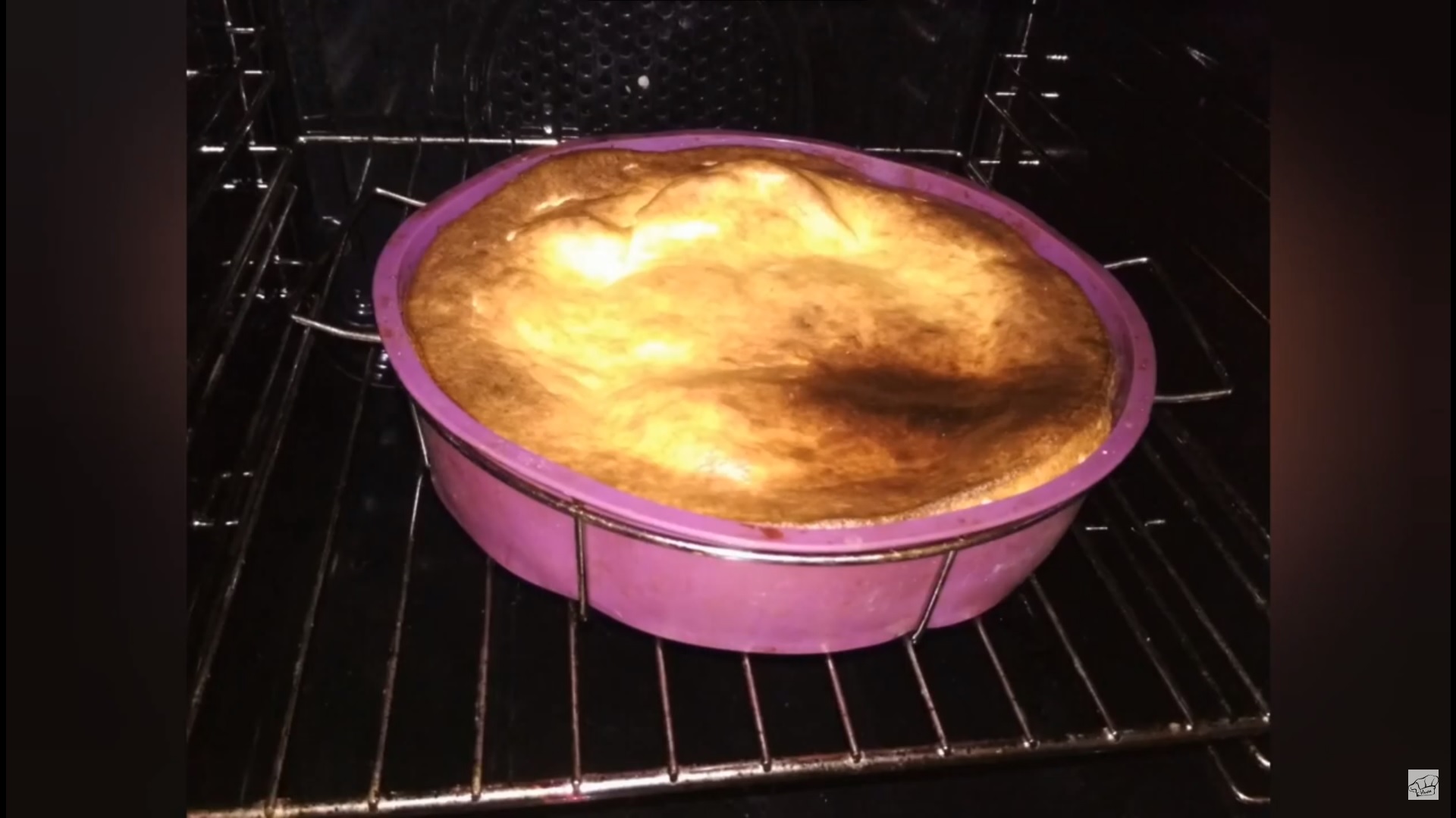 Нежная и воздушная творожная запеканка.