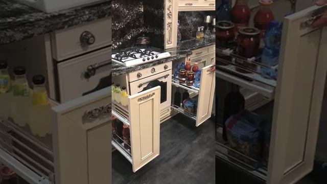 Кухонная тумба 30 см с видвижной сеткой.mp4