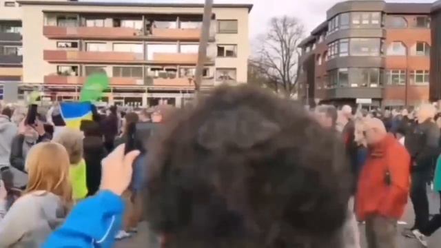 подстрекательница войны.