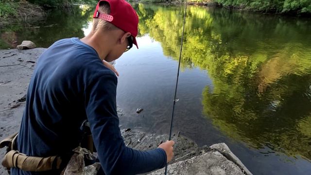 Дорыбачился, машину угнали.