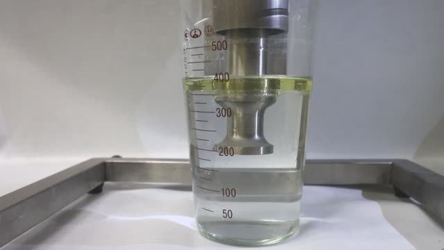 Смешивание масла с водой ультразвуковым диспергатором за 5 секунд